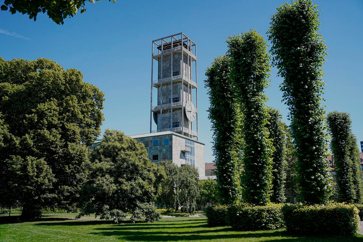 Arne Jacobsen: En pioner, der satte dansk design og arkitektur på verdenskortet - Dansk ...